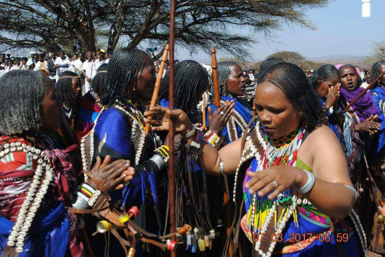Oromia: Sirna Gadaa: Abbaan Gadaa Booranaa 71essoo ya baallii fuudhe ...